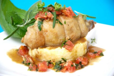 Chüngel-Gigolette an Senfsauce mit Gemüse-Nudeln - delikantessa